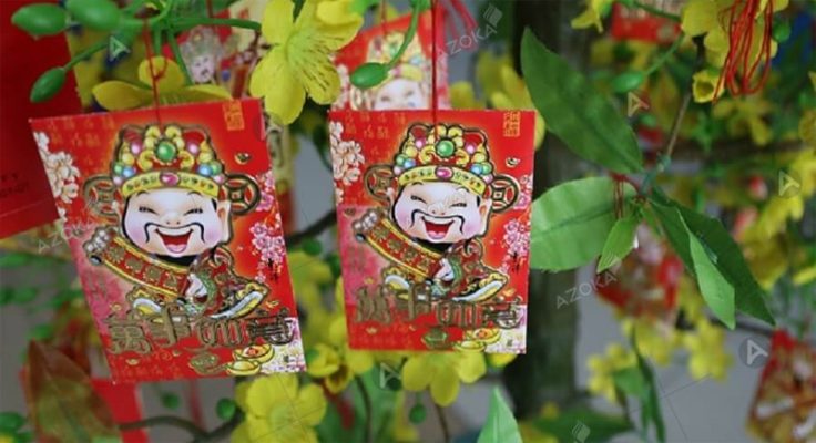Cách trang trí bao lì xì treo cây mai đẹp, bắt mắt ngày Tết
